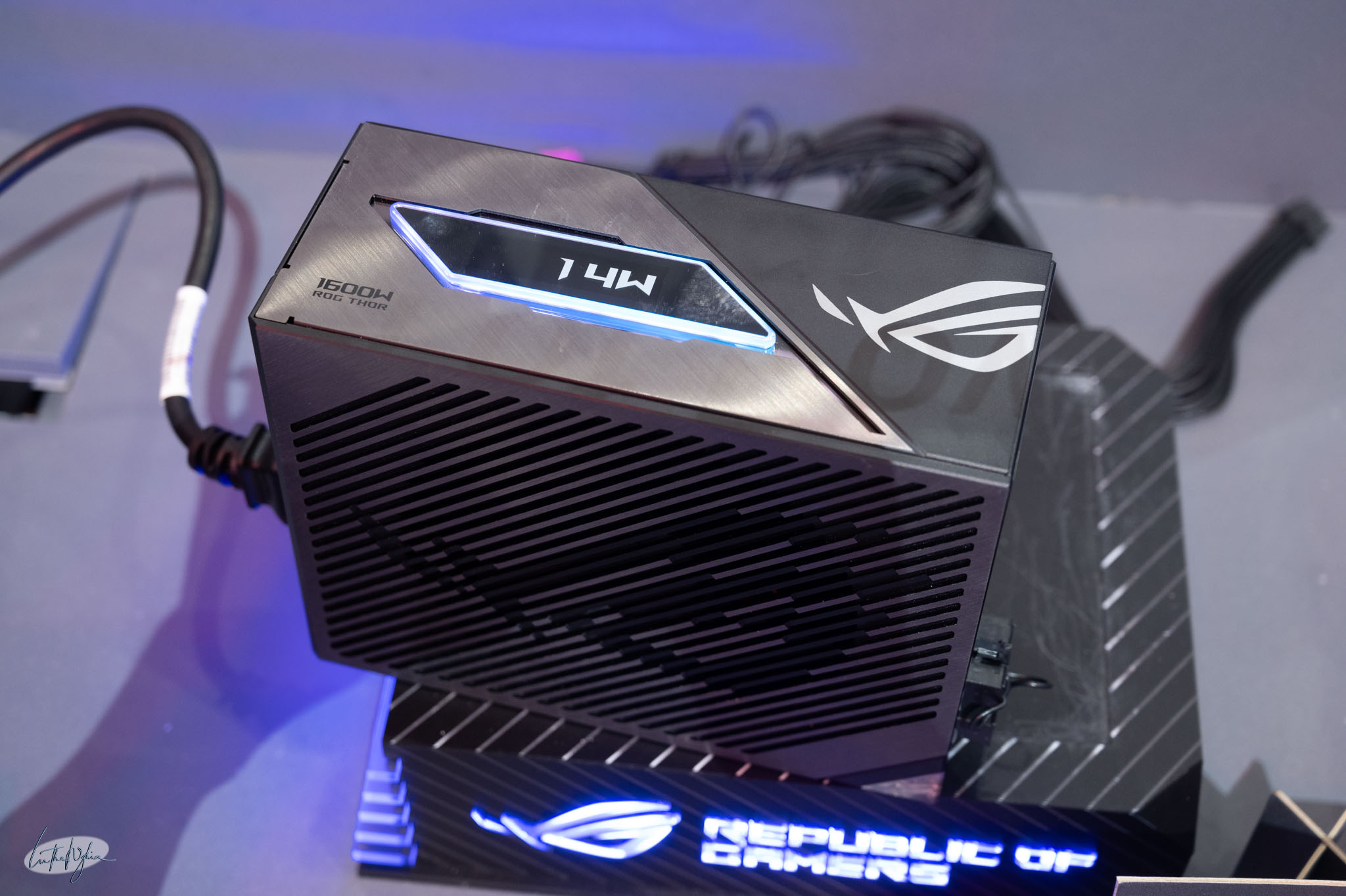Trải nghiệm ASUS ROG THOR 1600W Titanium III: Nguồn công suất cao với ...