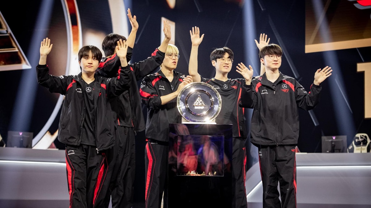 Faker và đội T1 vô địch tại EWC