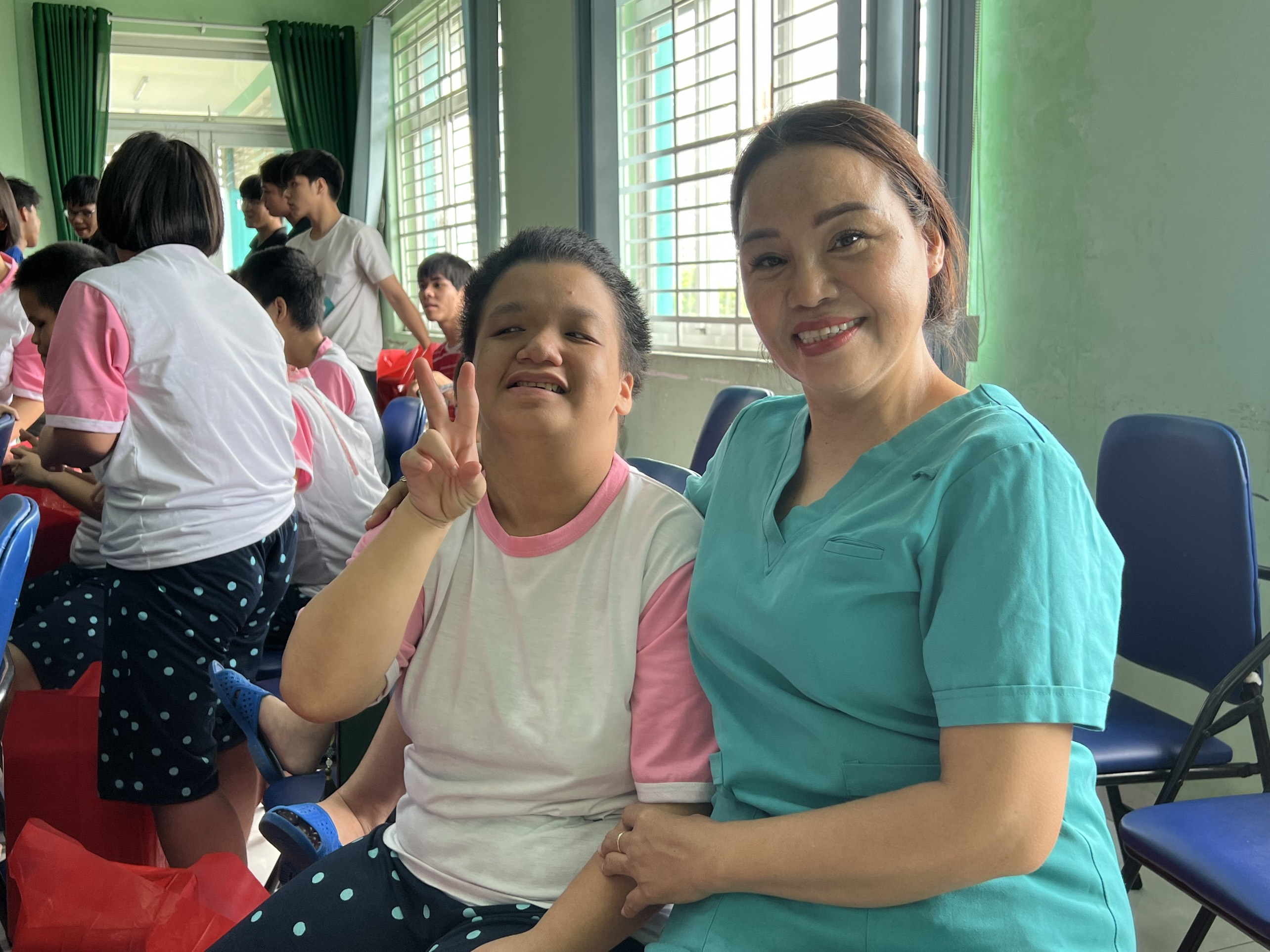 Cách đây 17 năm, tôi gặp một phụ nữ nuôi Pax Thiên tại trại mồ côi Tam ...