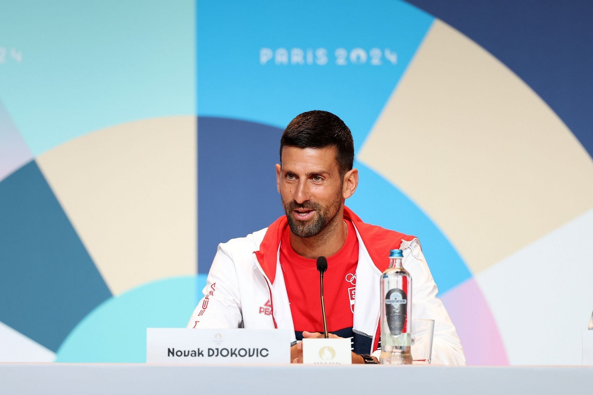 Tại sao Djokovic lại không ở trong làng Olympic?