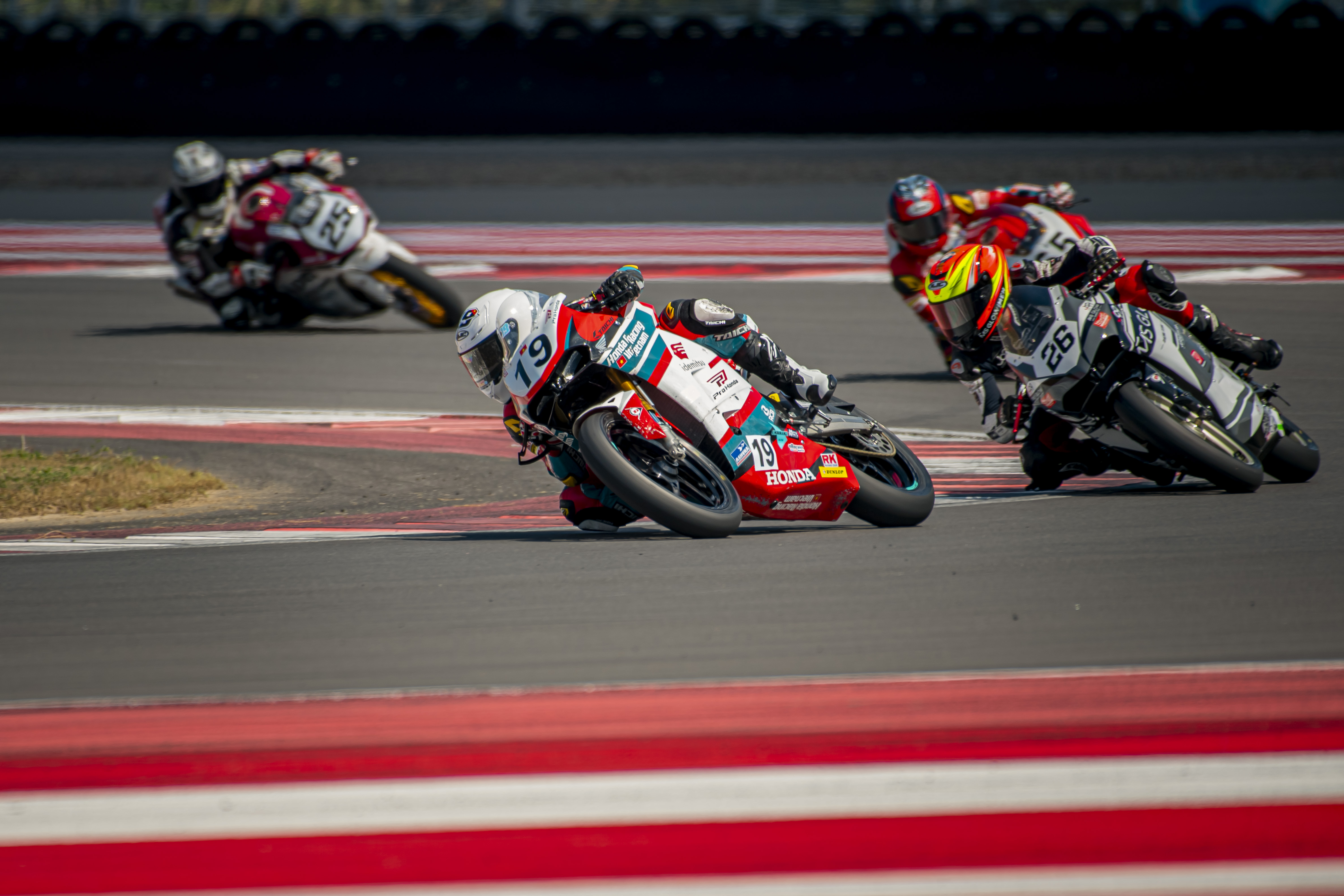 Kết quả Chặng 4 Race 2 ARRC 2024: Sự kiên trì đáng kinh ngạc của các ...