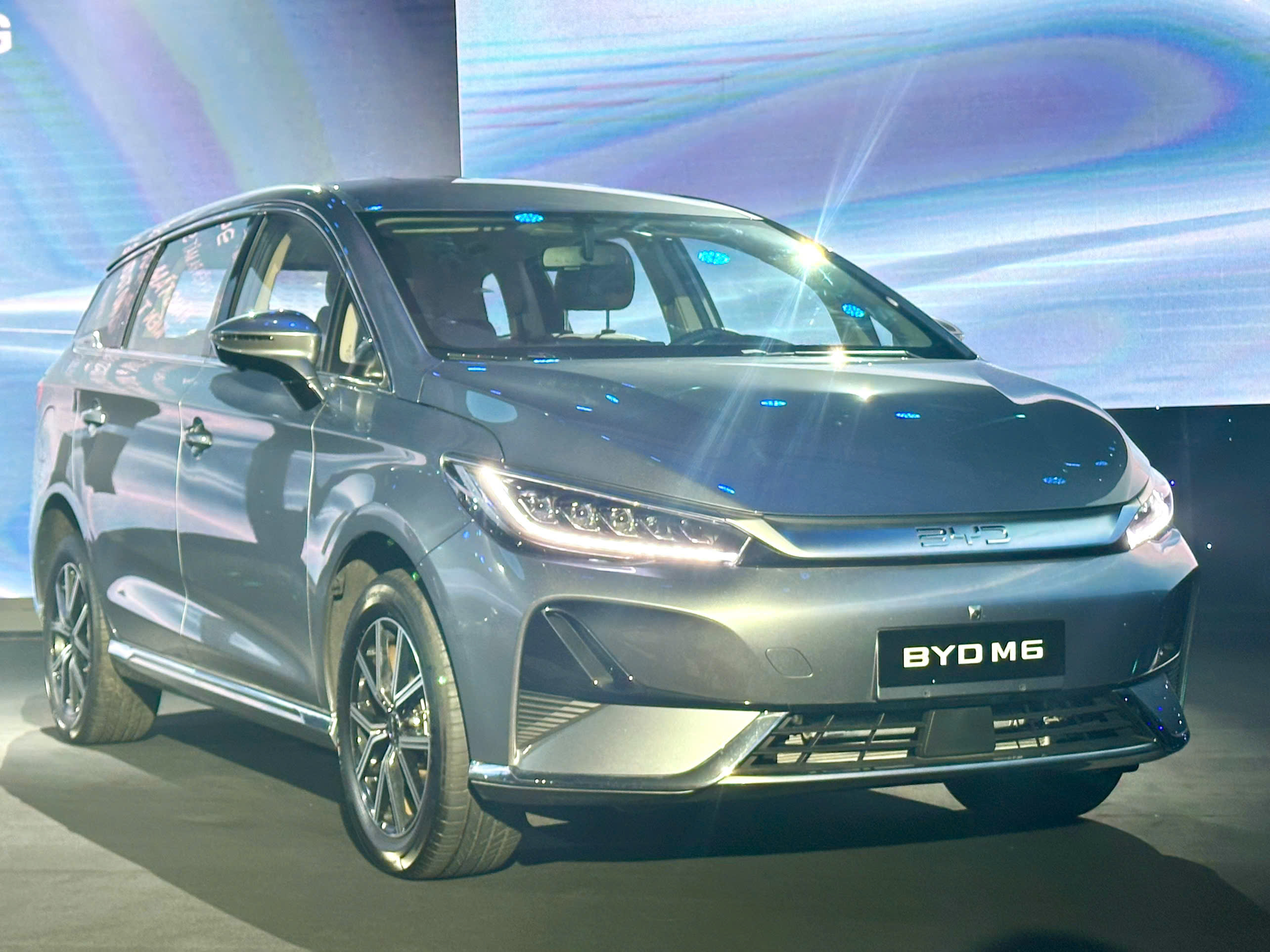 BYD M6 chính thức ra mắt tại Việt Nam: MPV điện 7 chỗ với giá khởi điểm ...