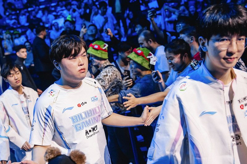 LMHT: Nhiều người hâm mộ LPL đã chọn đầu hàng sớm khi thấy T1 giành chiến thắng trước Gen.G