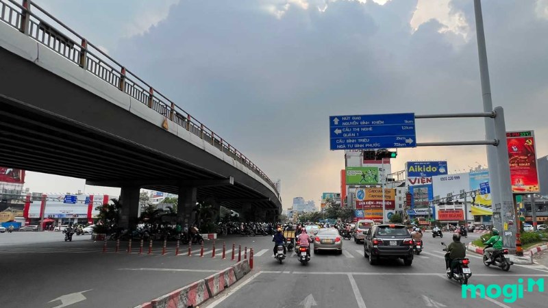 Ngã Tư Hàng Xanh nằm ở đâu? Khám phá vị trí, mạng lưới giao thông và các tiện ích xung quanh.