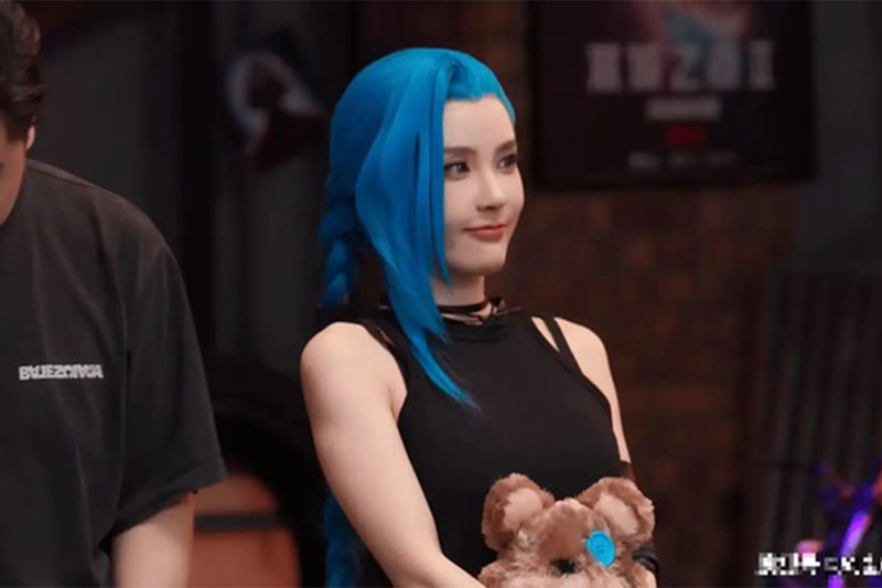 LMHT: Nàng MC LPL xinh đẹp hóa thân thành Jinx khiến fan không khỏi xao ...