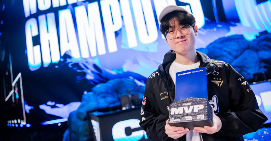 Cộng đồng tranh luận sôi nổi về câu hỏi "Danh hiệu FMVP 2023 của Zeus liệu có xứng đáng?"