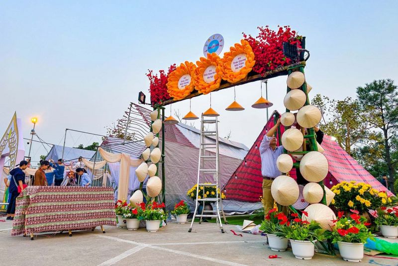 Top 20 Short and Meaningful Couplets for the 26/3 Camp Gate - Mytour.vn