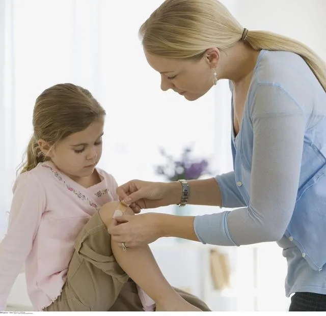 Top 10 Ways to Stop Bleeding Quickly and Effectively - Mytour.vn