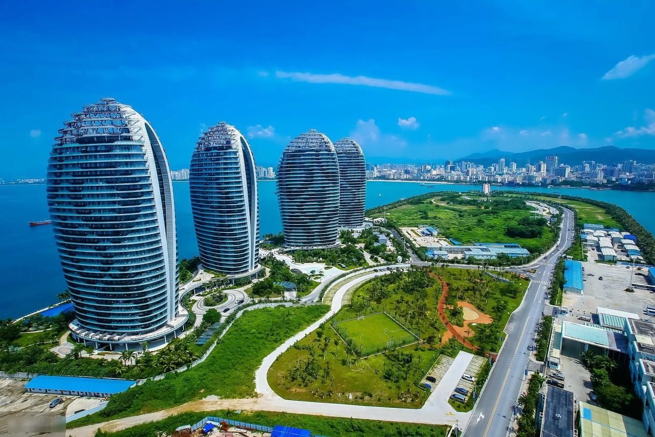 Explore the beauty of Hainan Island on a 5-day, 4-night tour of China ...