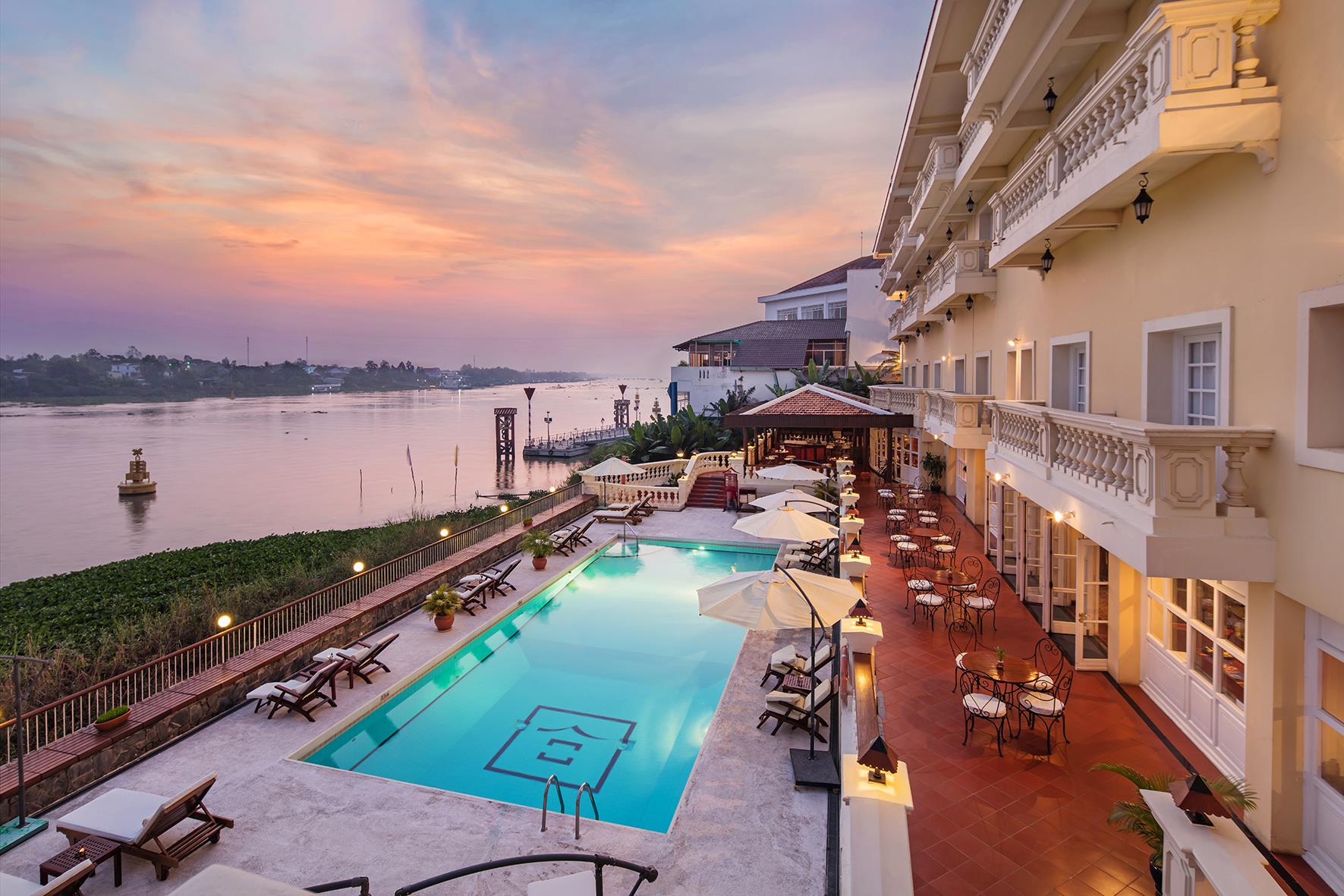 Explore the Western Region with Victoria Hotel's Top Combo Deals