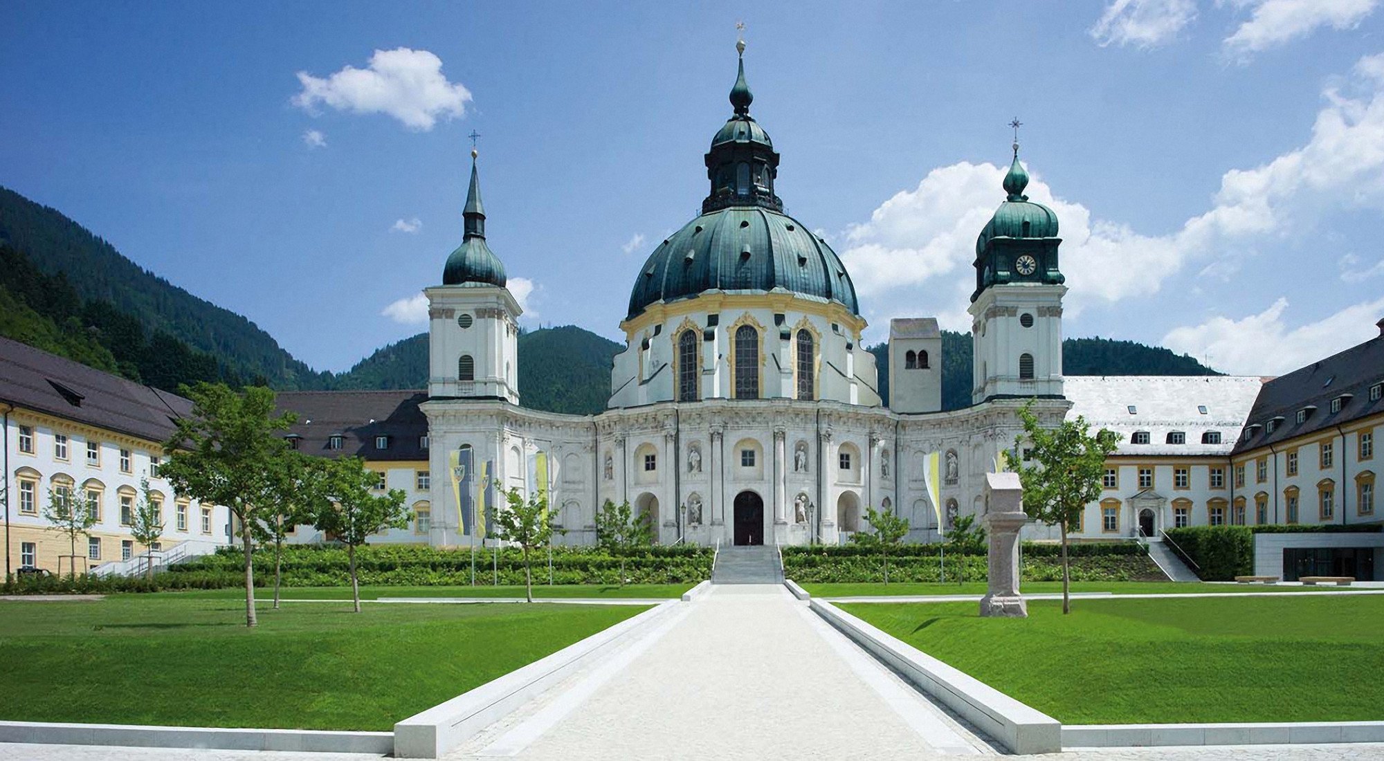 Exploring Germany: Discover 5 Must-Visit Highlights in Munich