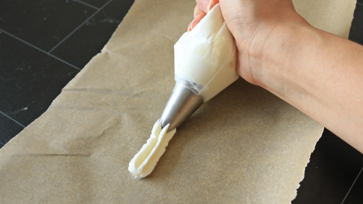 How to Create Your Own DIY Piping Bag | Mytour
