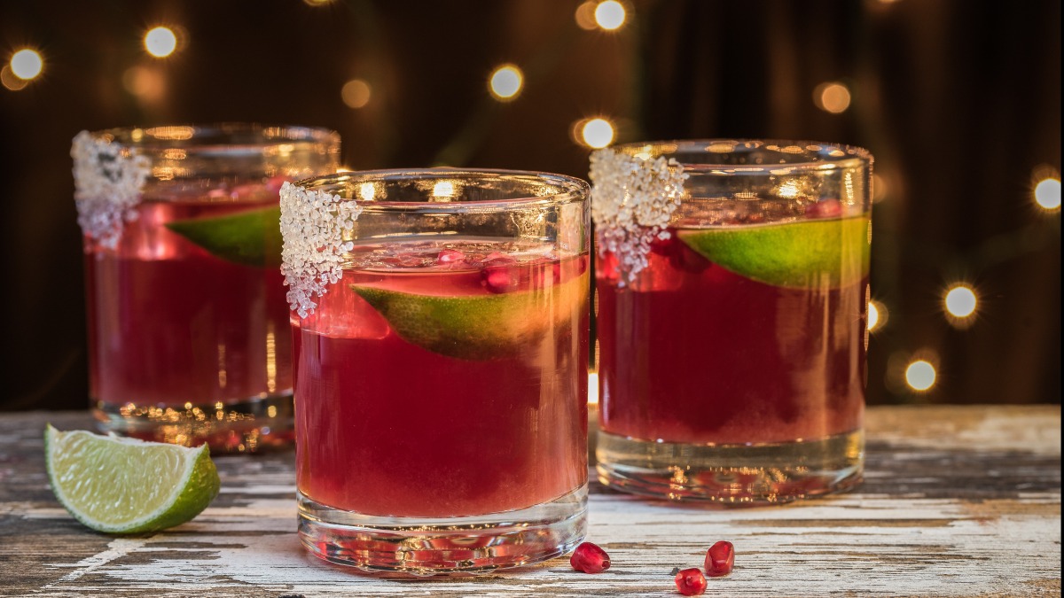 Tips for Preparing Large Batches of Cocktails for Your Next Party | Mytour