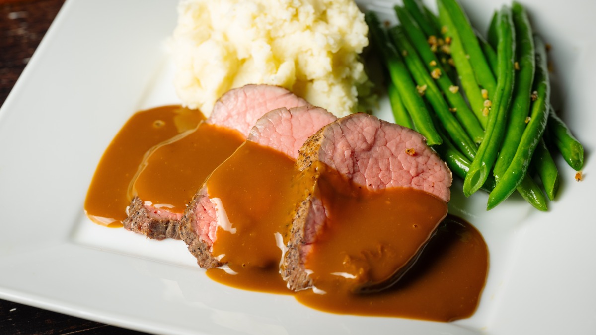 Keep Your Gravy Hot and Silky for Hours Using a Water Bottle | Mytour