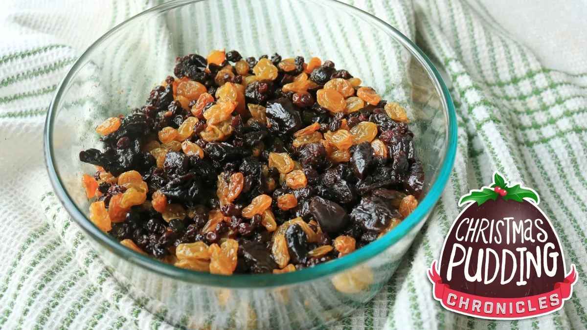 How to Prepare a Classic Christmas Pudding: Step 1 | Mytour