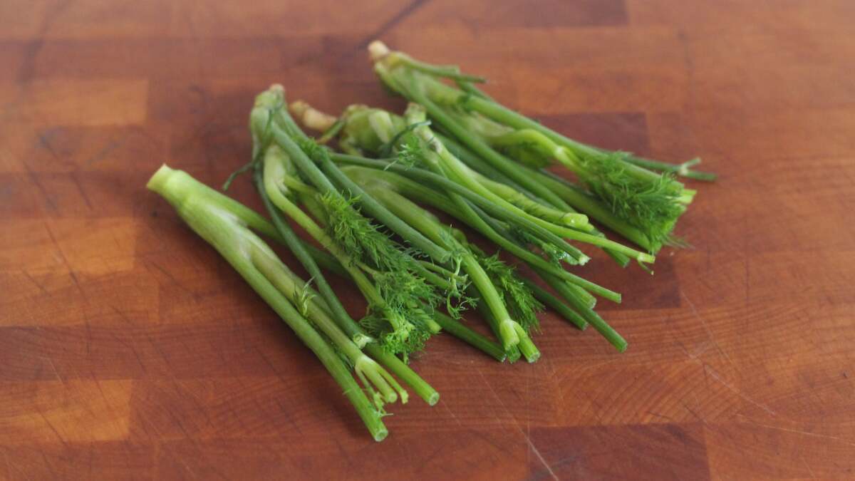 Create Pickle Salt Using Dill Stems and Vinegar | Mytour