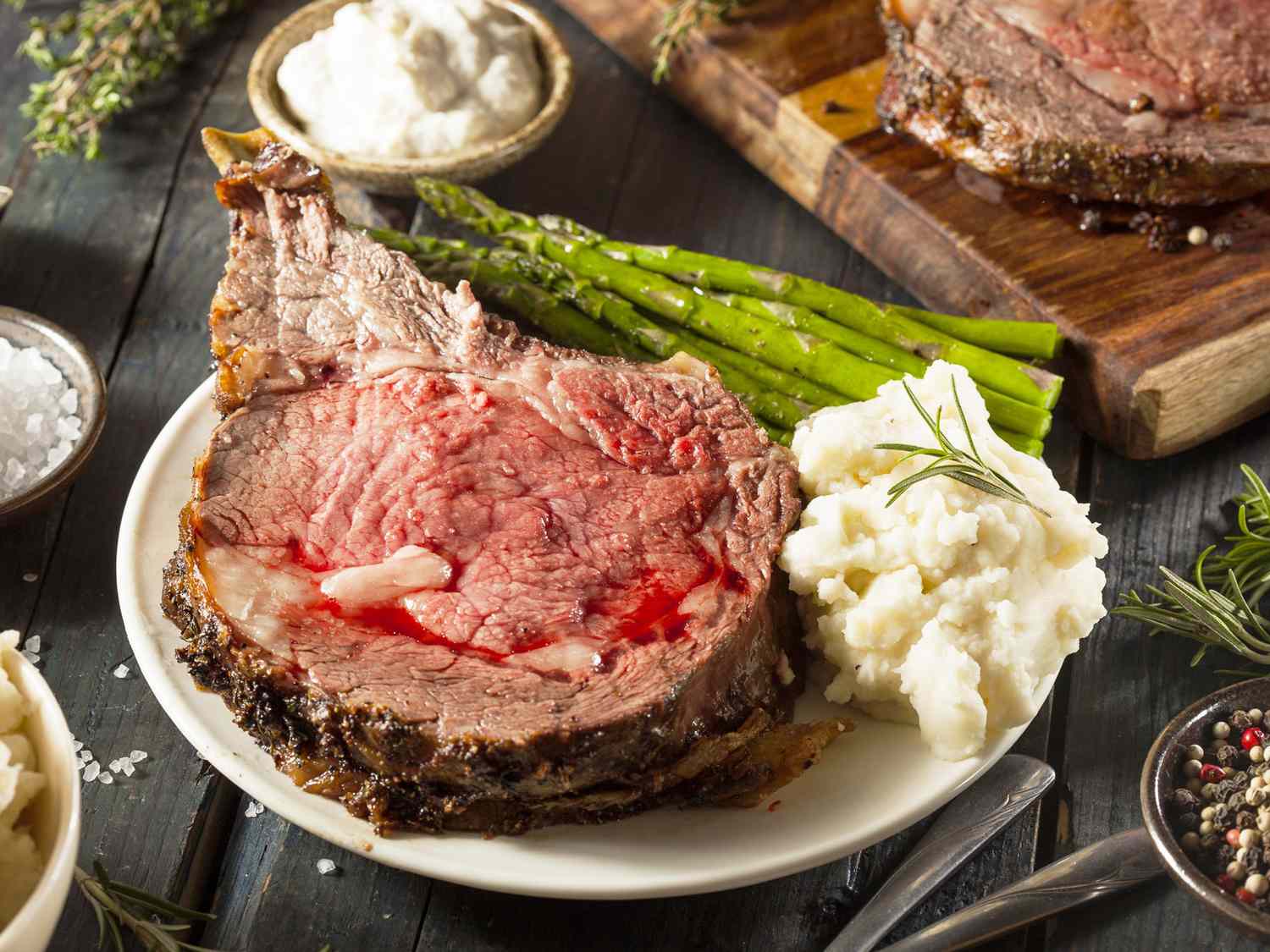 Master the art of cooking prime rib with this detailed, easy-to-follow ...