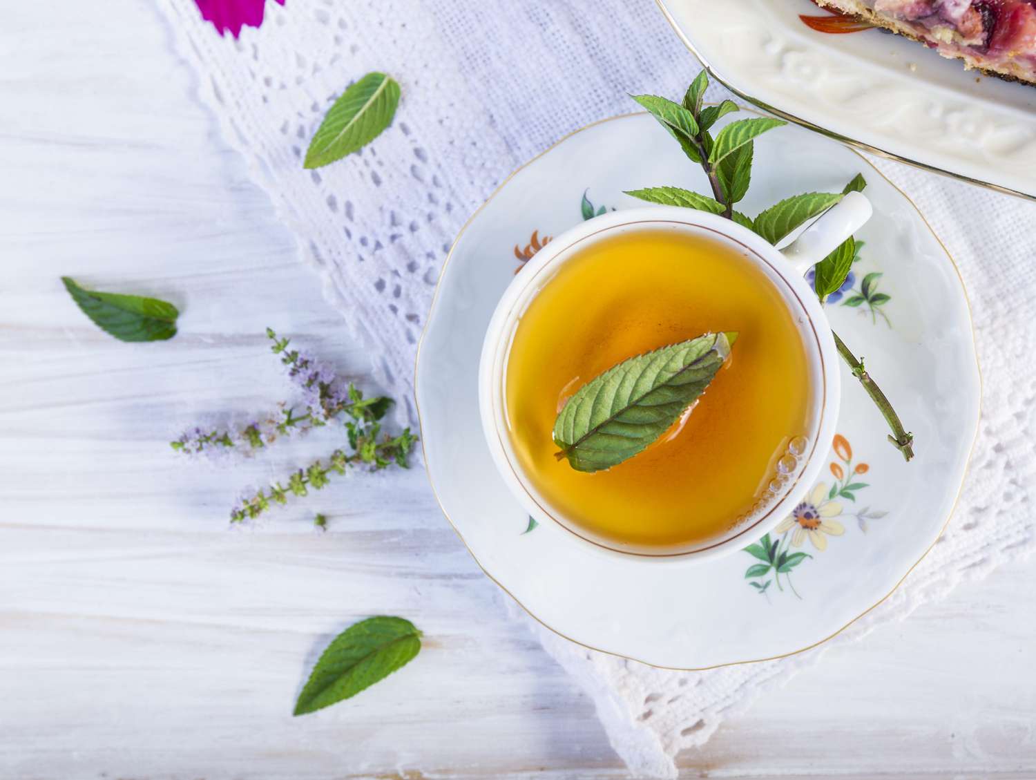10 Health Benefits of Peppermint Tea, According to a Registered Dietitian