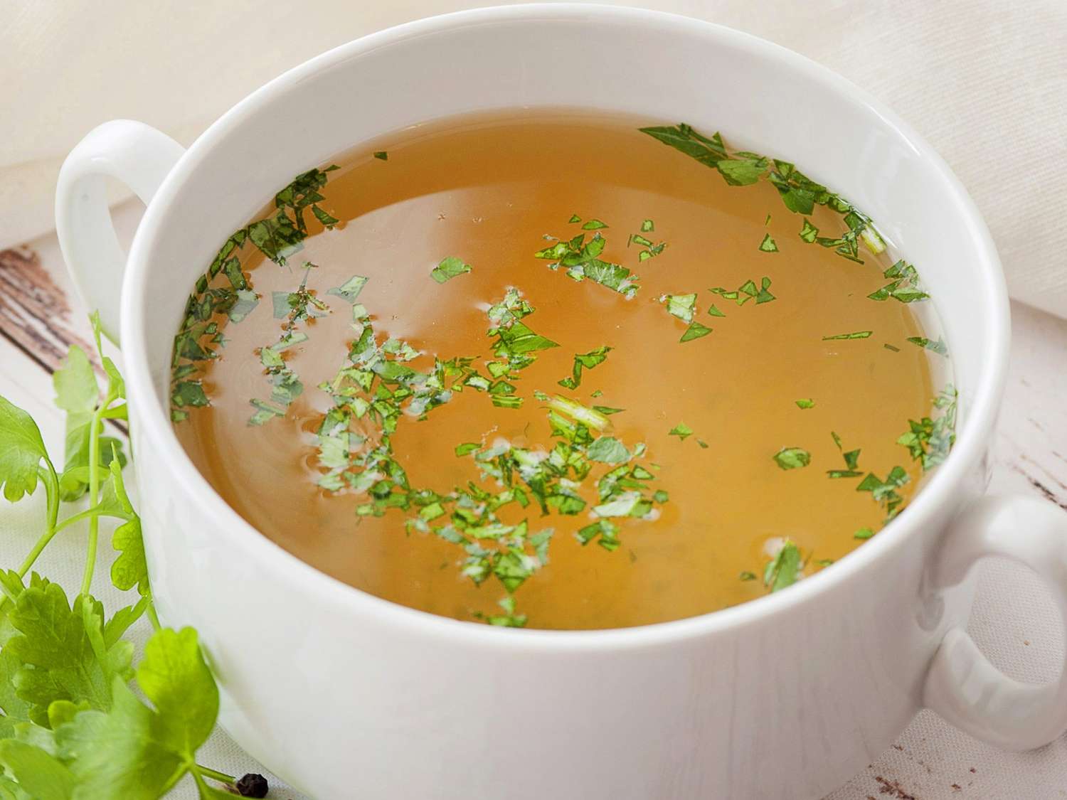 6 Incredible Health Benefits of Bone Broth—And a Simple DIY Recipe