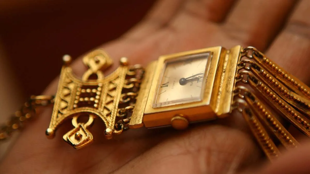 How Transitional Objects Can Help You Navigate Grief | Mytour