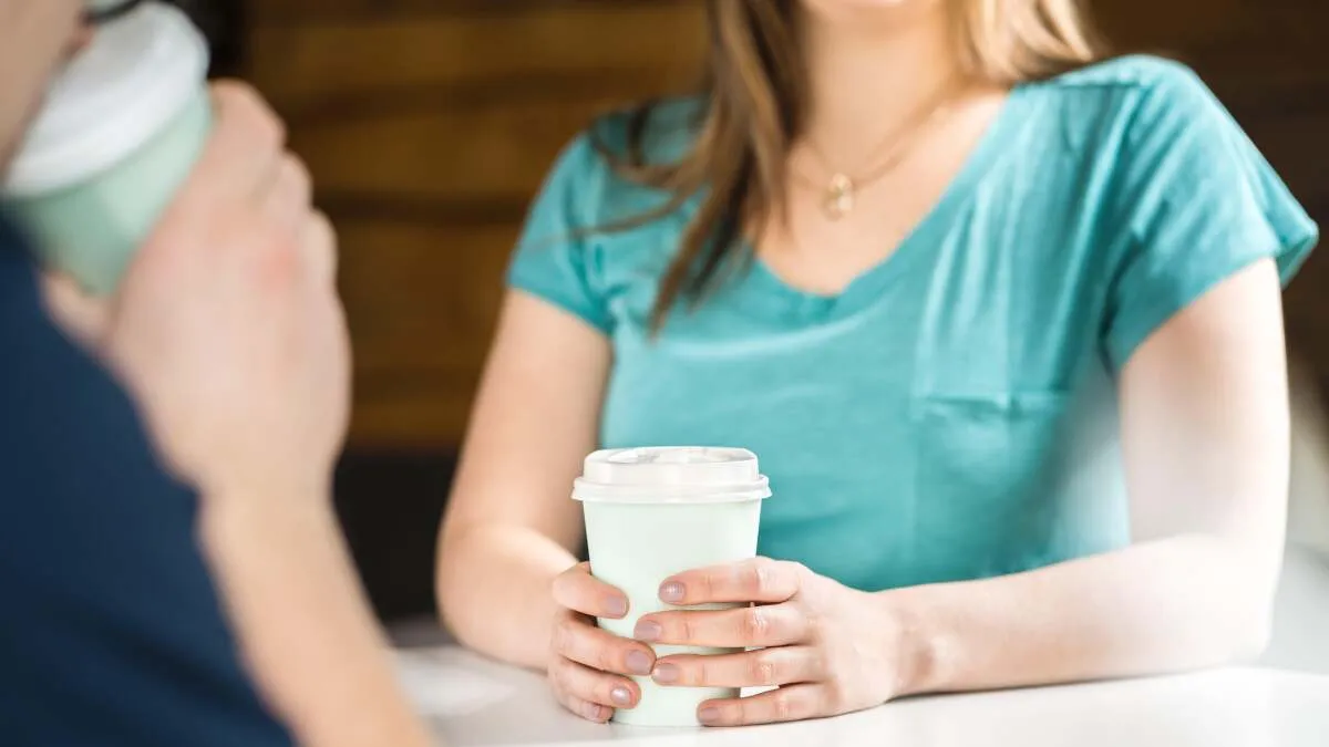 How to Engage in Conversation With Someone Who Avoids Eye Contact