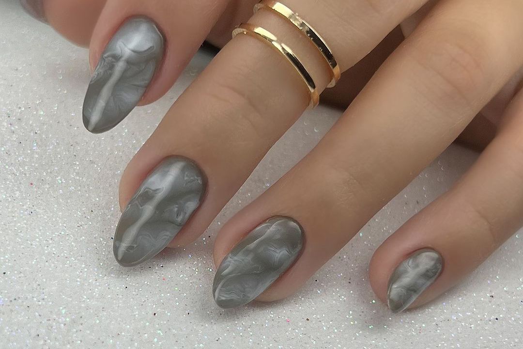 Step-by-Step Guide to Creating Marble Nail Art at Home