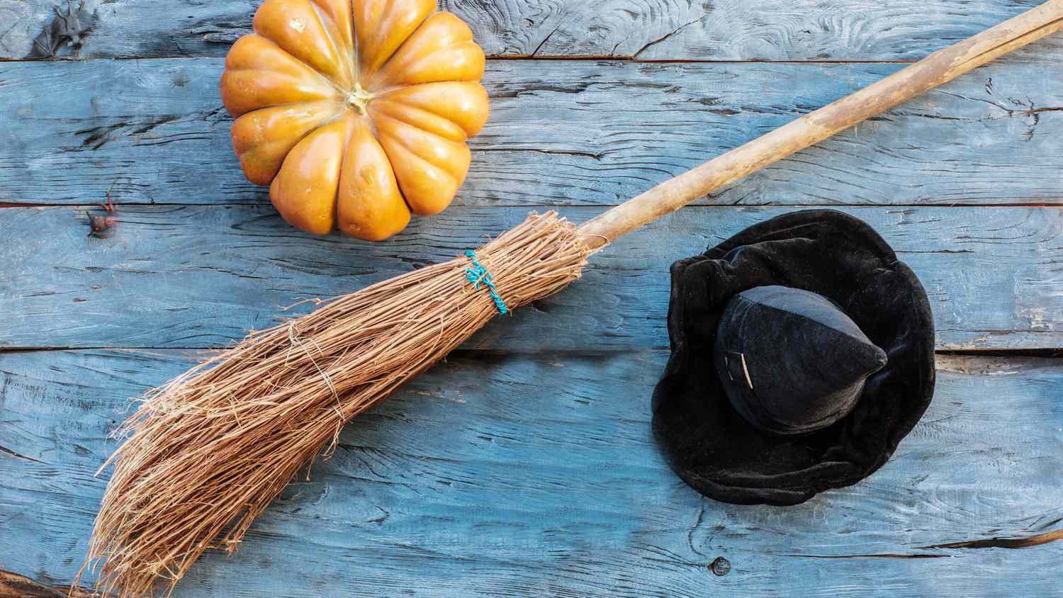 Quickly craft a homemade witch broom in just a few minutes for your ...