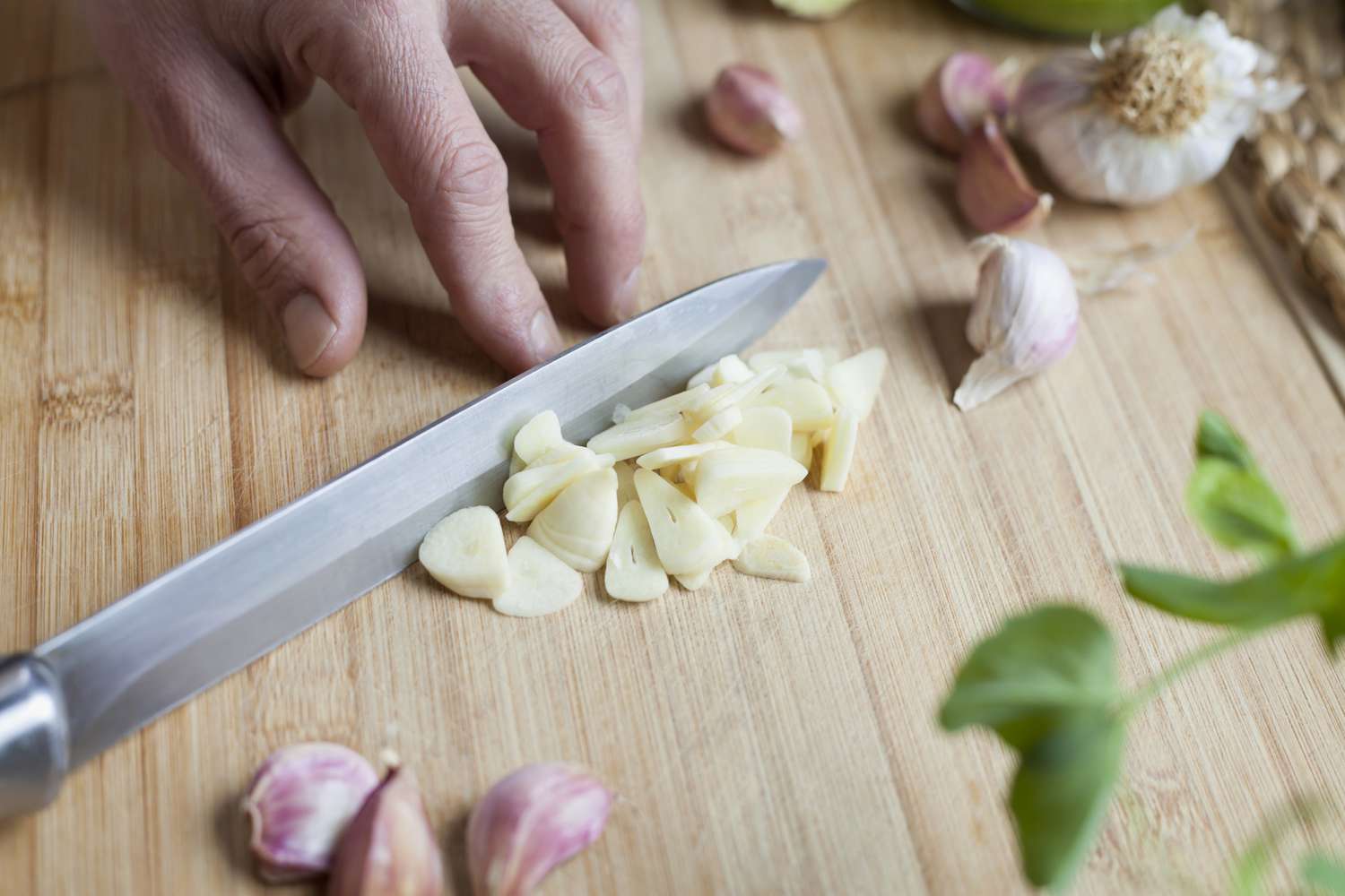 A Chef-Recommended Method for Removing Garlic Odor from Your Hands Quickly
