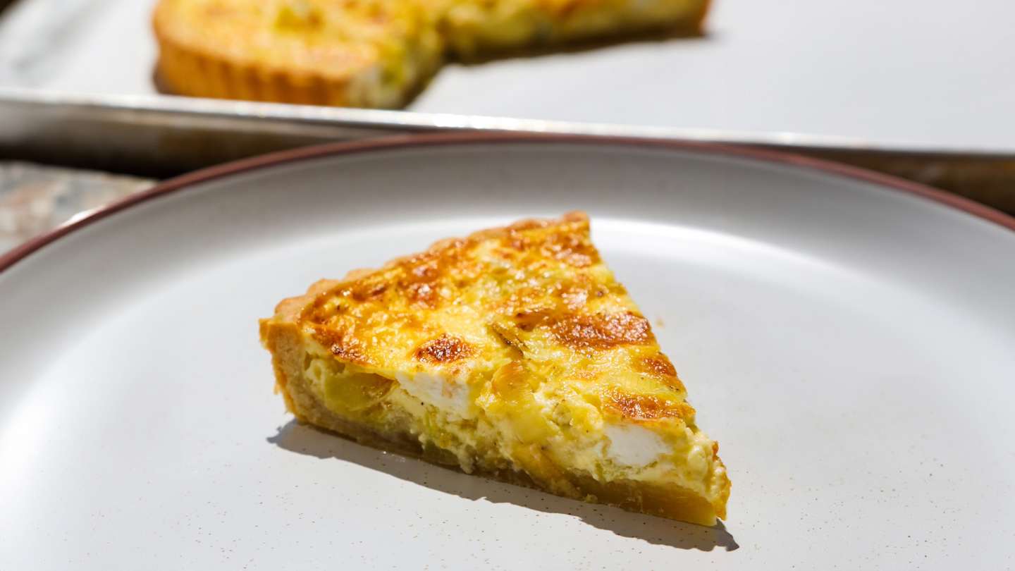 This Leek and Goat Cheese Quiche makes for an ideal choice for ...