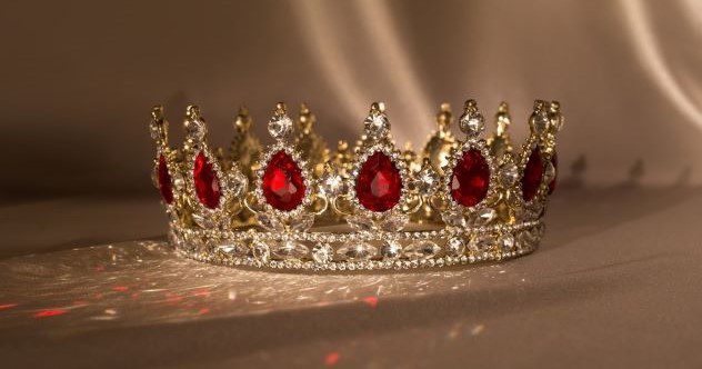 10 Majestic and Influential Crowns Throughout History - Mytour