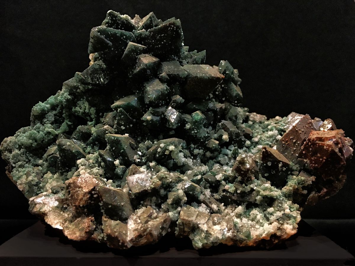 Apophyllite Crystal: Significance, Therapeutic Properties, and ...