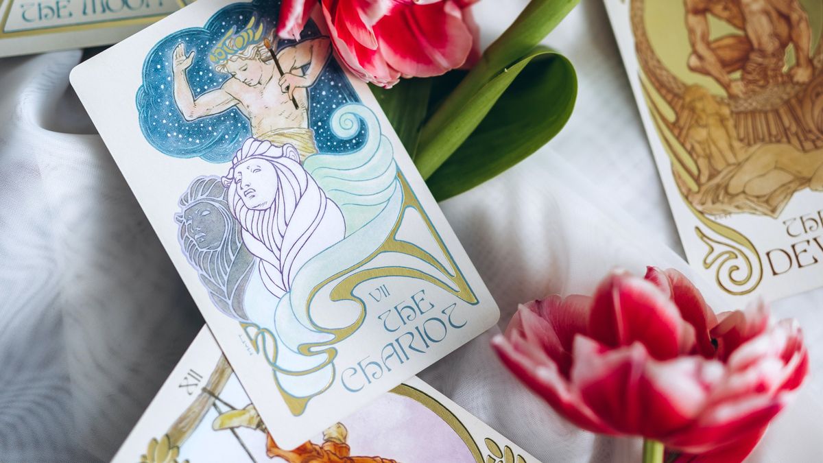 The Chariot Tarot Card: Decoding its Meaning in the Major Arcana