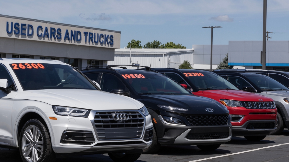 Warning Signs to Watch for When Purchasing a Pre-Owned Vehicle | Mytour