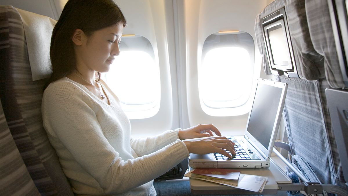 How Do Airplanes Offer Inflight WiFi and Live TV? | Mytour
