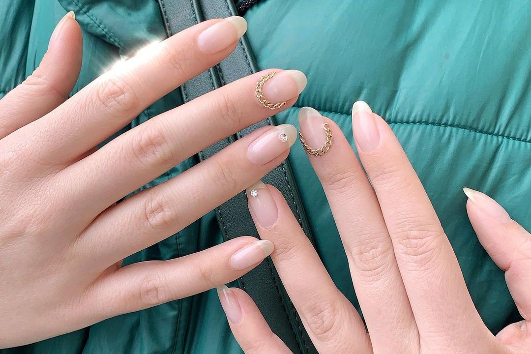 8 Charming Accent Nail Inspirations You Should Try