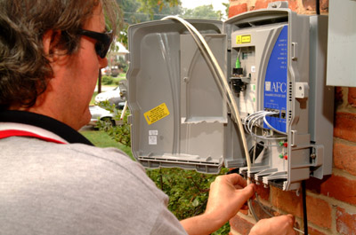 Discover how FiOS, Verizon's fiber optic service, functions in this ...