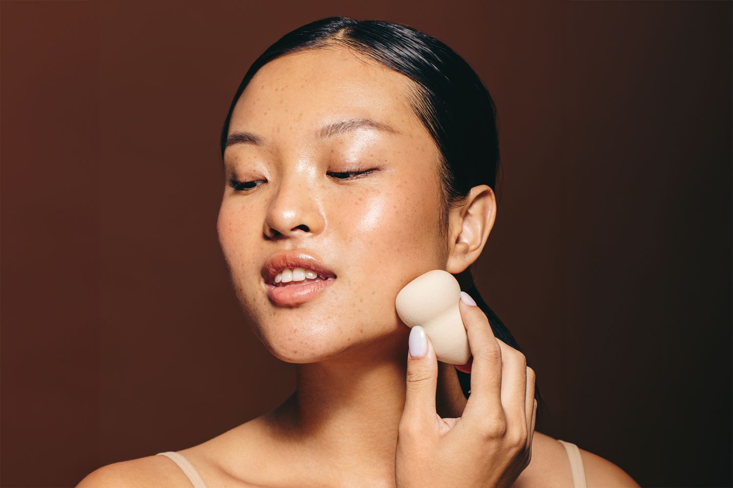 Achieve a radiant complexion by mastering the art of bronzer ...