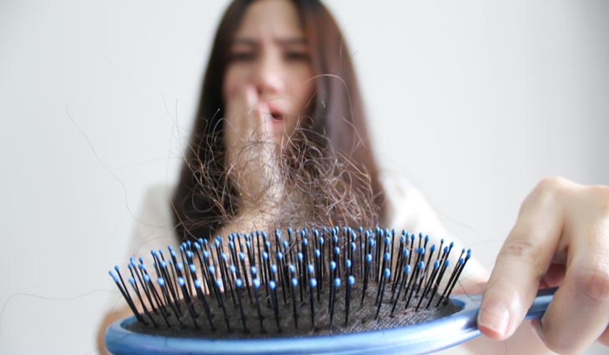 8 สาเหตุหลักที่ทำให้ผมร่วง ผมบาง แก้ไขได้ทันทีหากรู้ก่อน!