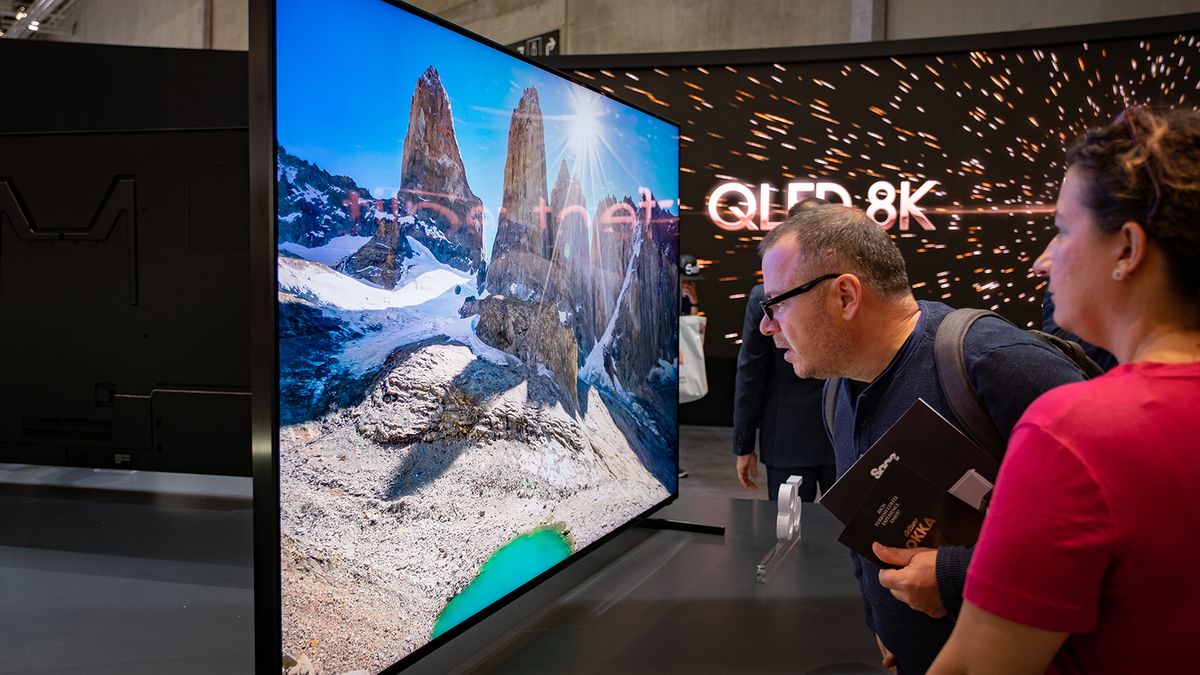 QLED vs. OLED: Understanding the Key Differences Between Two Popular TV ...