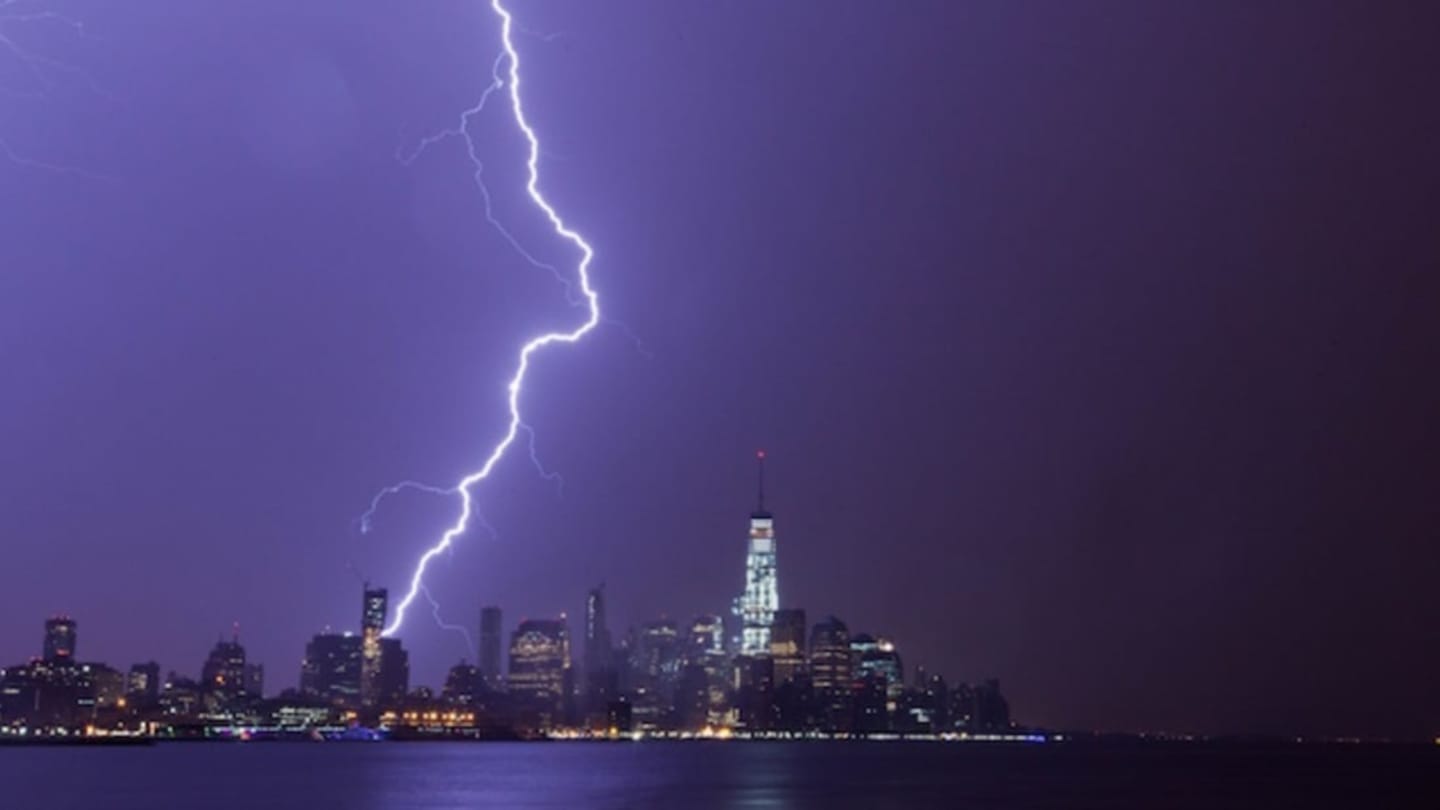Can lightning occur without thunder?