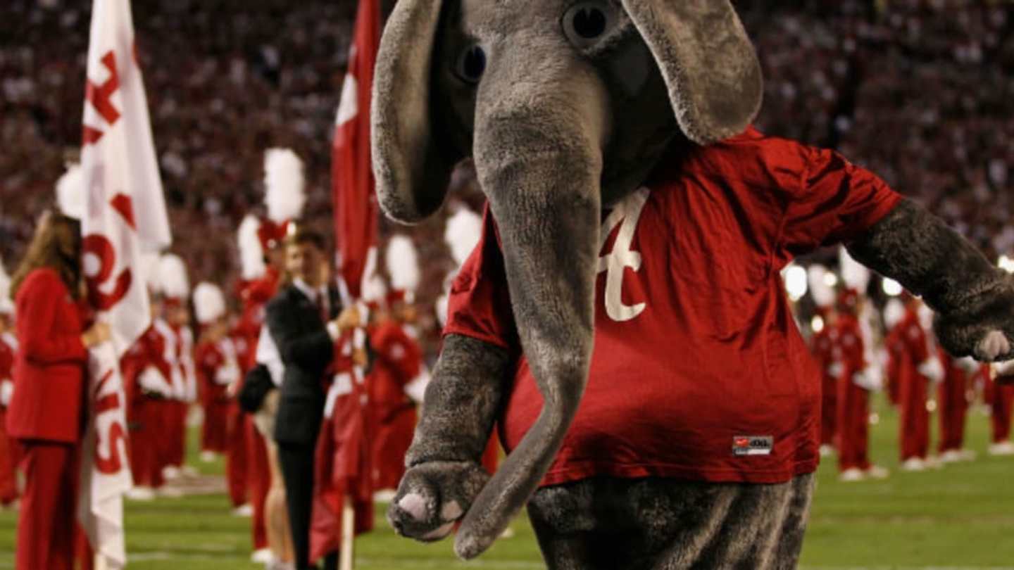 Why does Alabama have an elephant as its mascot?