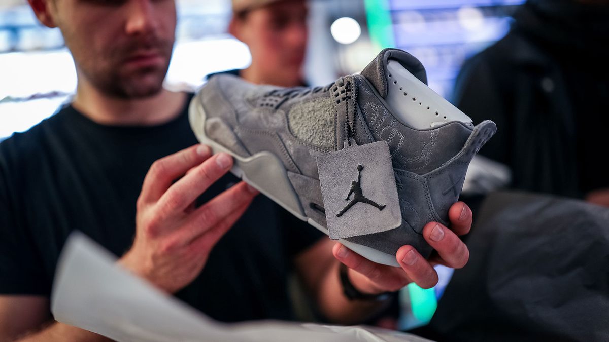 5 Sneaker Restoration Tips From a Professional Sneaker Expert | Mytour