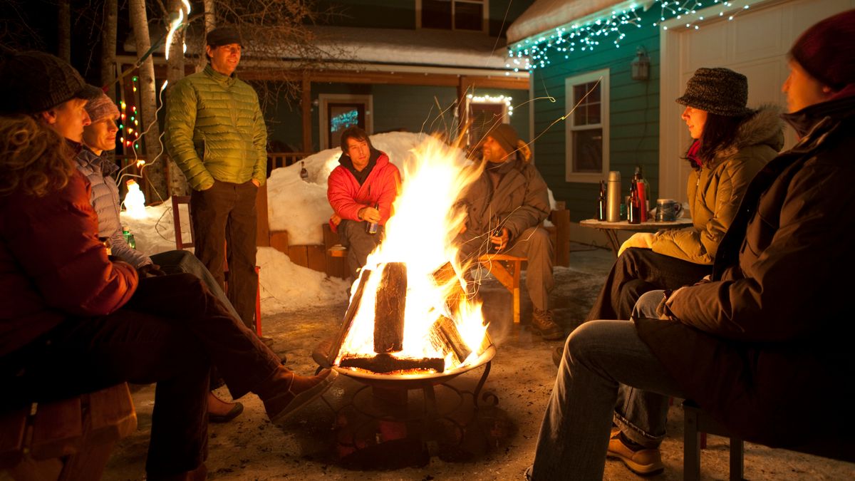 How to Create a Backyard Bonfire | Mytour