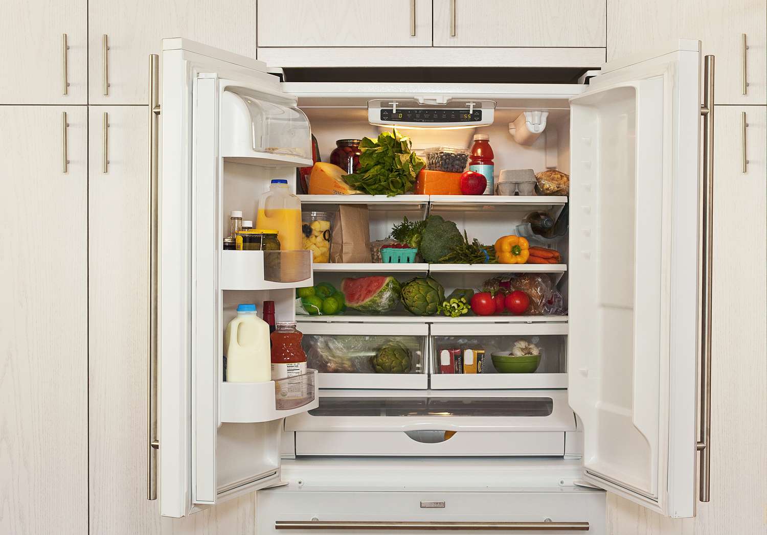 7 Simple Yet Effective Ways to Organize Your Fridge with ADHD in Mind