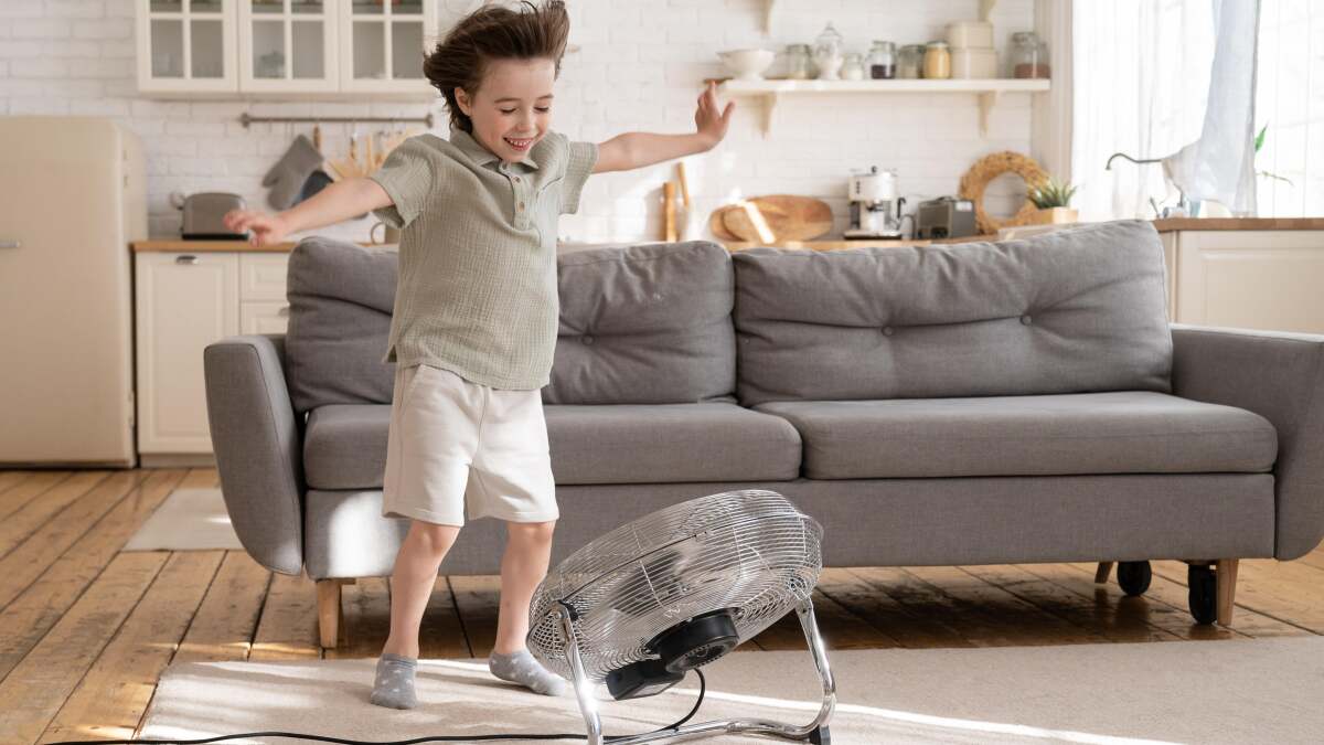 Effective Strategies for Cooling Your Room Using Fans | Mytour