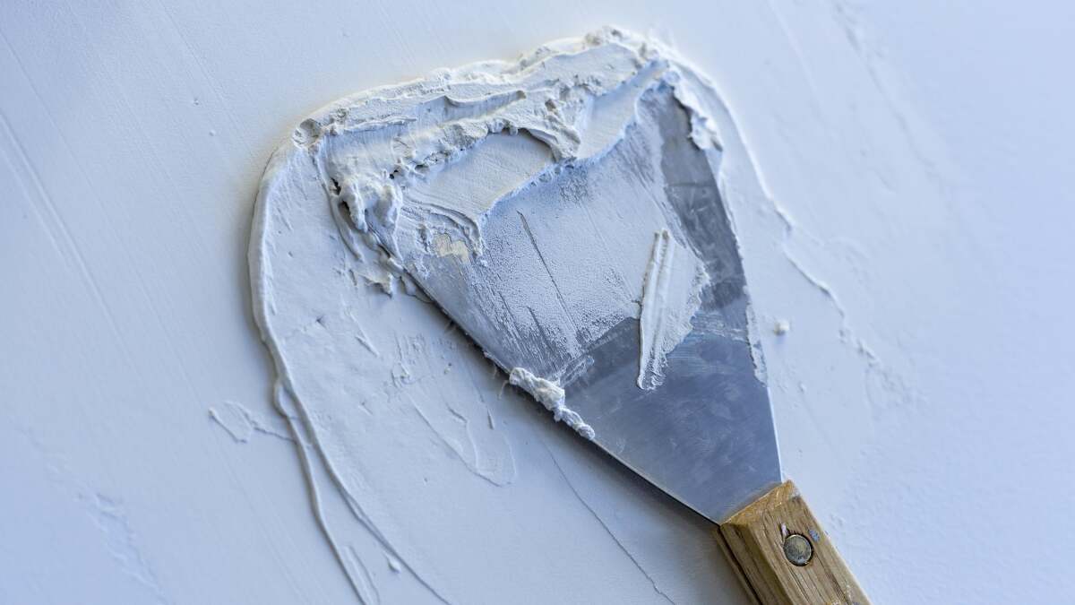 DIY Guide to Repairing Drywall Holes and Dents Like a Pro | Mytour