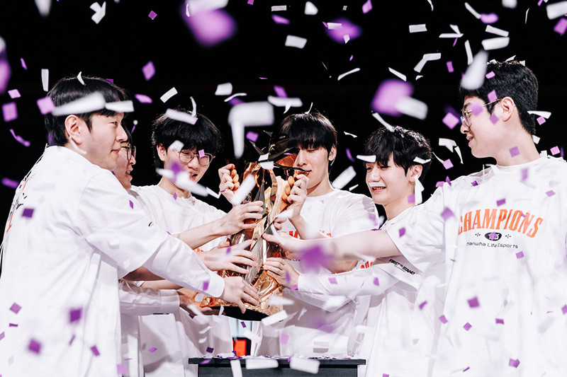 LMHT: Người hâm mộ chú ý đến biểu cảm khác thường của HLE sau chiến thắng First Stand 2025