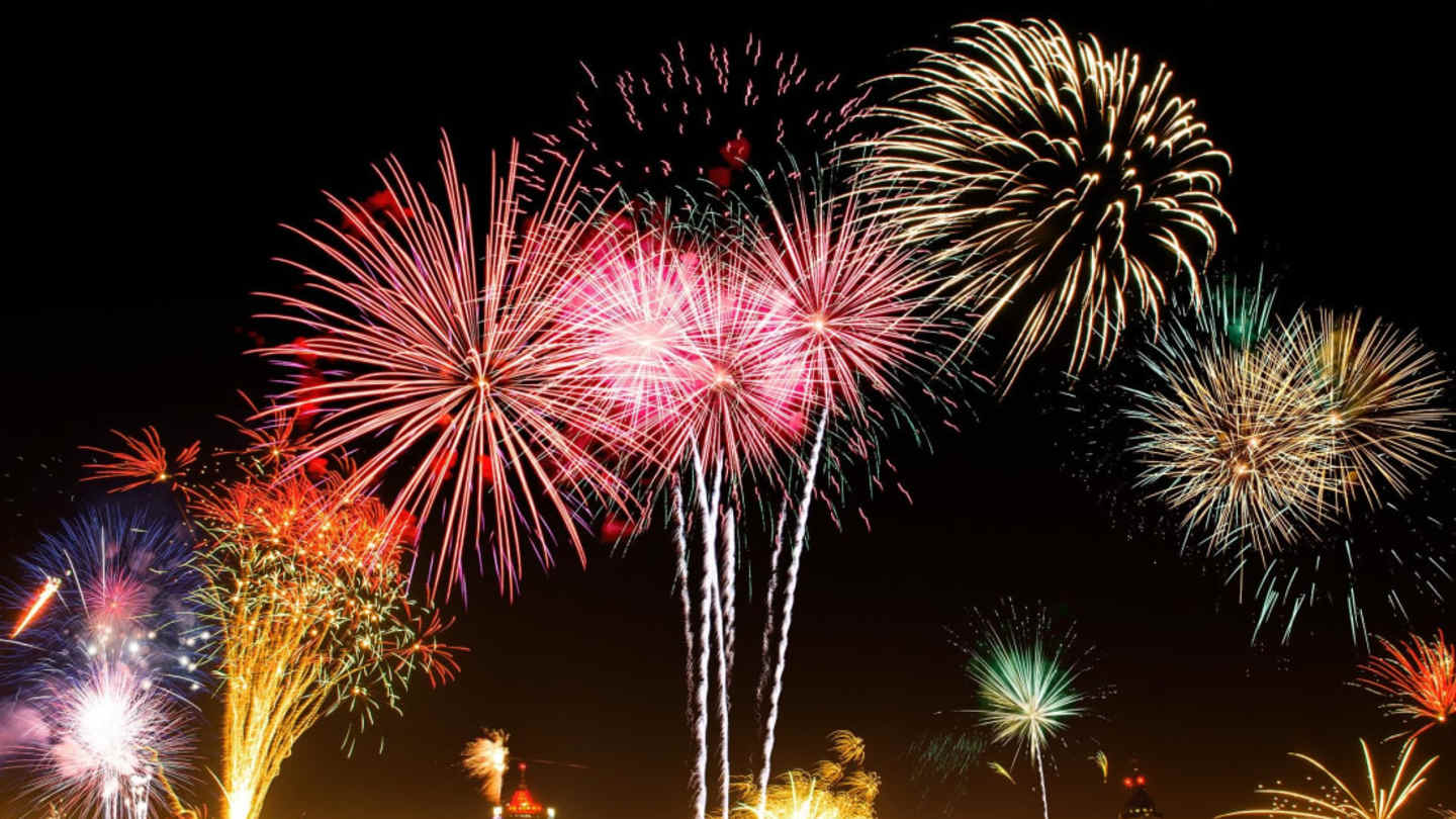 10 Spectacular Fireworks Effects and Their Names You Should Recognize