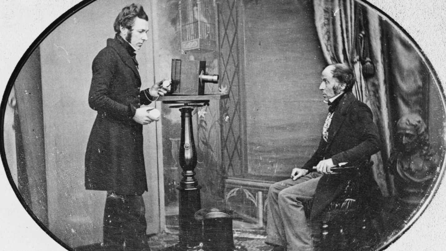 8 Unusual Beauty Ideals Captured in Early 20th Century Photography