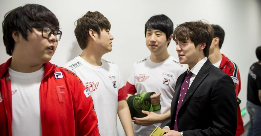 HLV KkOma nhận được lời nhắc nhở từ bộ đôi huyền thoại SKT T1